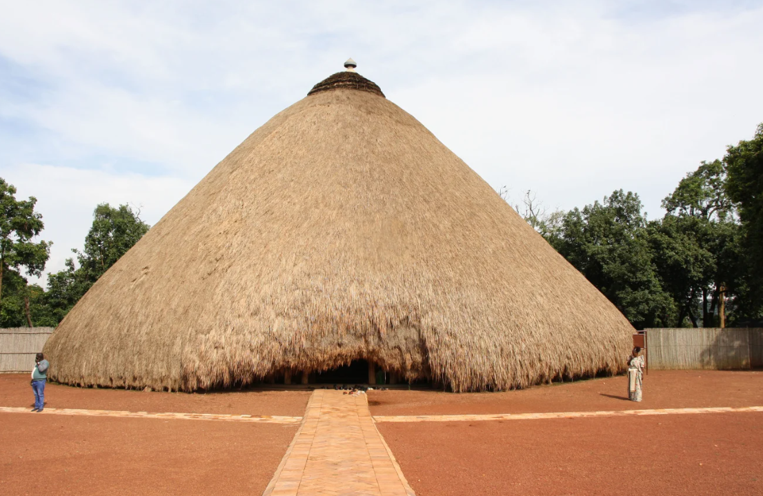 Cánh cổng dẫn đến thế giới vô hình ở Uganda được mở lại