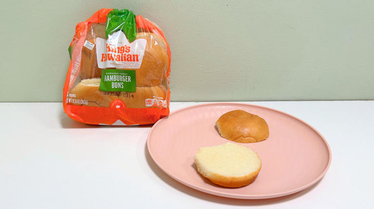 8 store-bought hamburger buns, ranked worst to best
