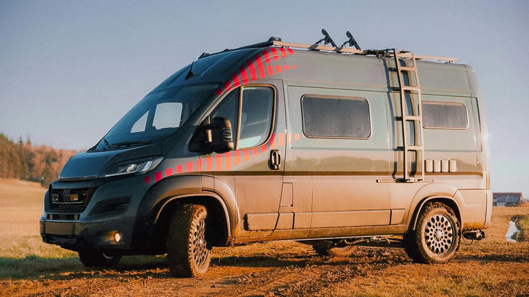 Algovia Escape 2026: una camper de 5,40 metros muy bien aprovechada