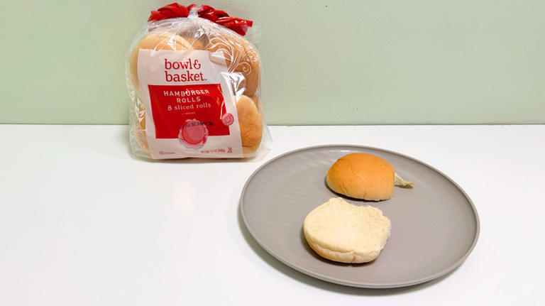 8 store-bought hamburger buns, ranked worst to best