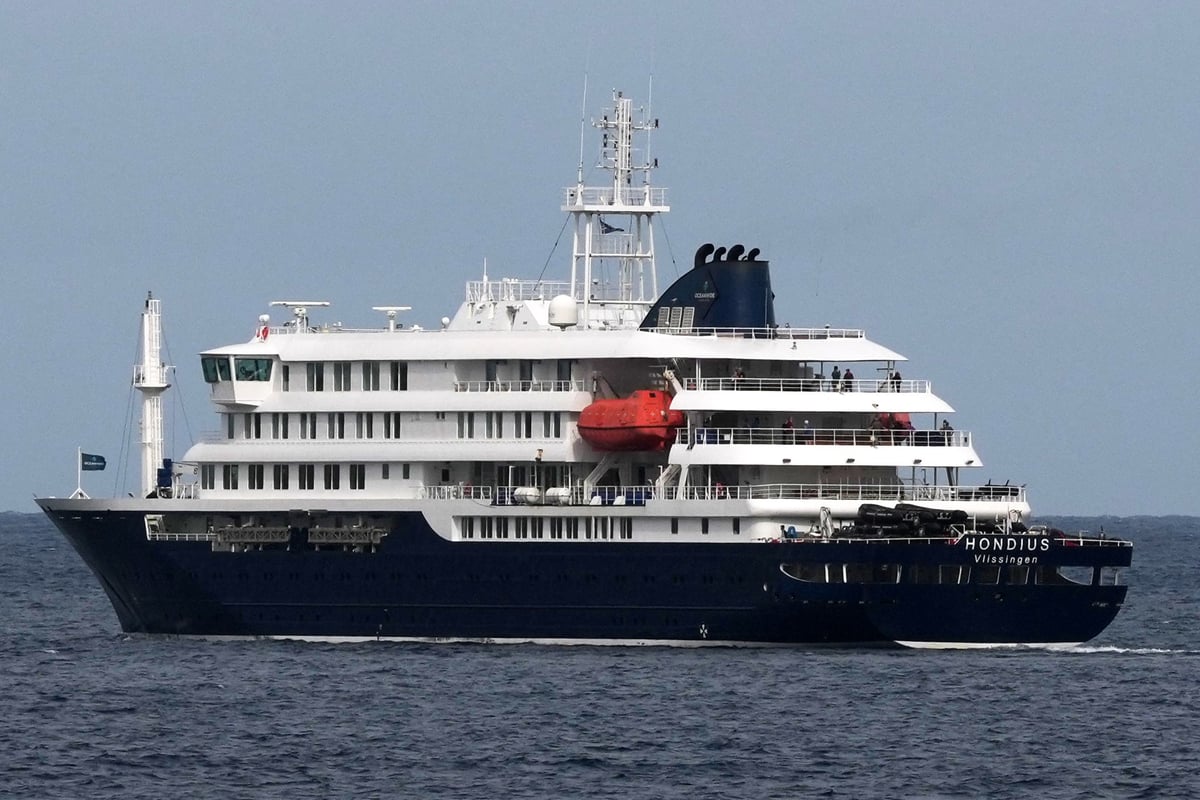 Hantavirus: British cruise passengers will self-isolate in UK for 45 days
