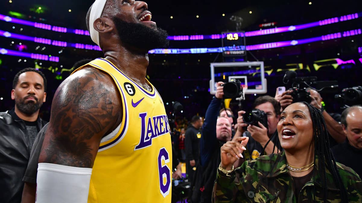 LeBron James' mom receives honor before Mother's Day