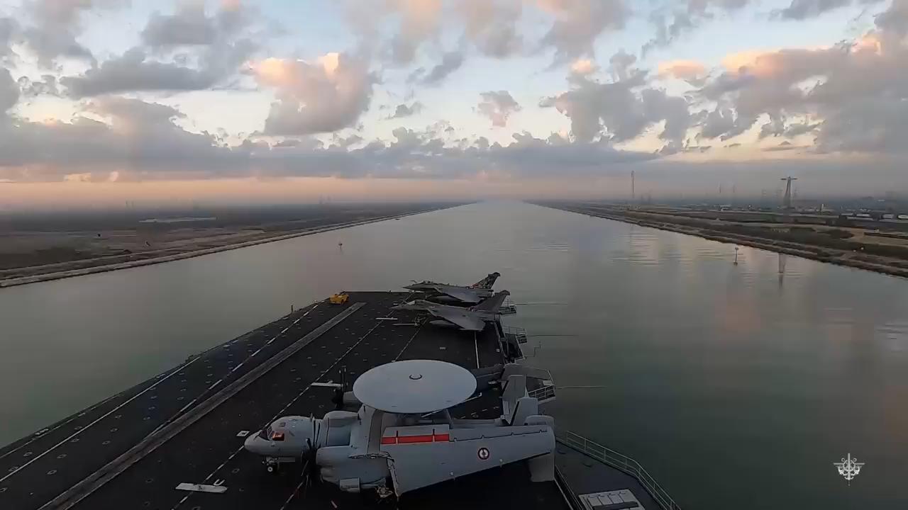 Timelapse video shows French aircraft carrier strike group transiting ...