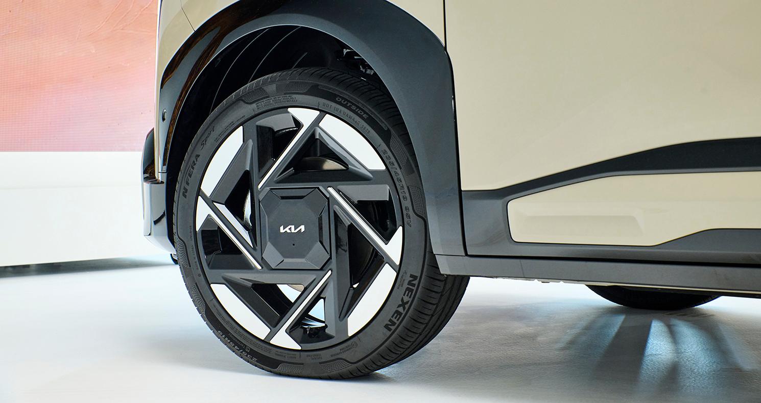 Carmaker on collision course with Toyota