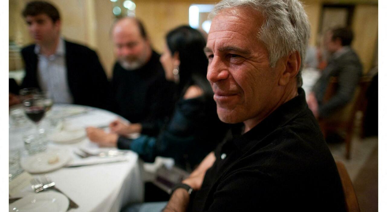 Jeffrey Epstein, il biglietto d'addio: «Mi hanno indagato per anni, non ...