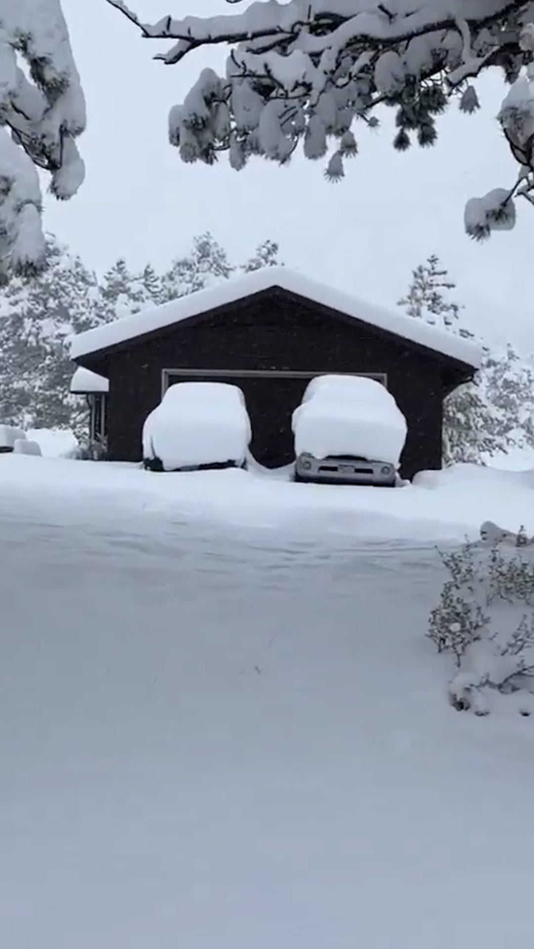 2 feet of snow falls in Colorado
