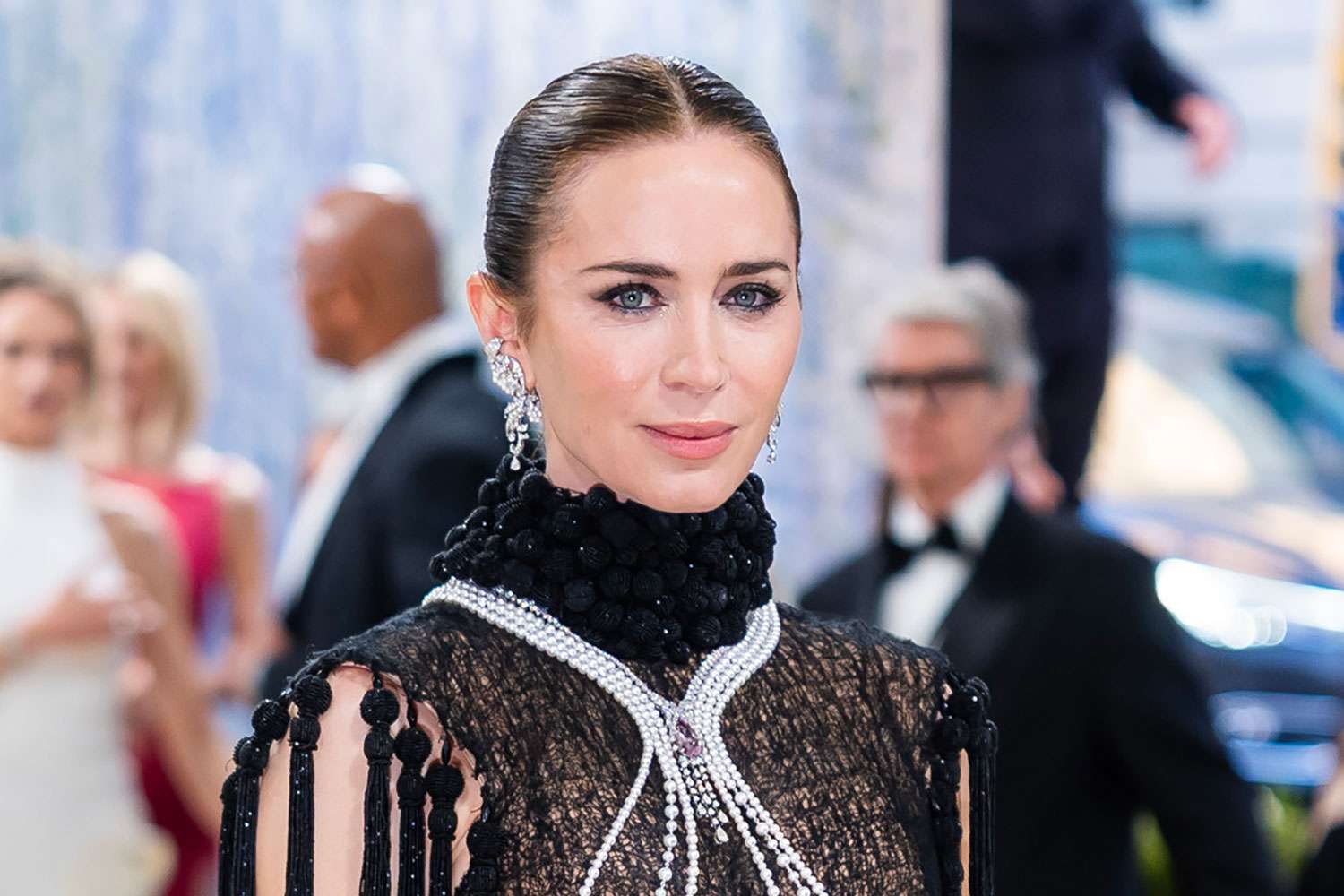 Emily Blunt, 43, just smartly styled the vintage sneakers you probably ...