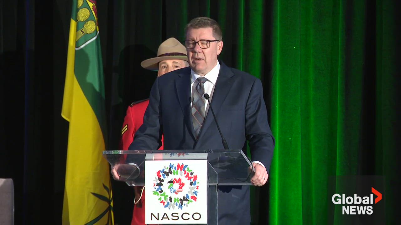 Premier talks trade at international conference
