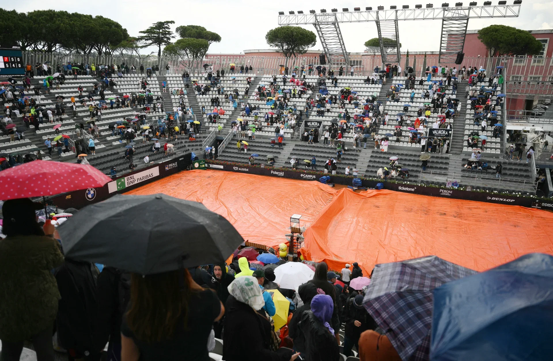 Caos pioggia a Roma: 5 match rinviati a giovedì al Masters