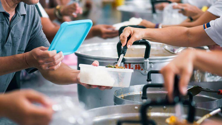 Bad timing: Trump economy hammers red-state soup kitchen as client list ...