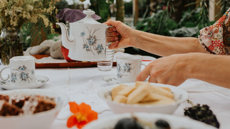 How to plan an elegant afternoon tea in your own kitchen