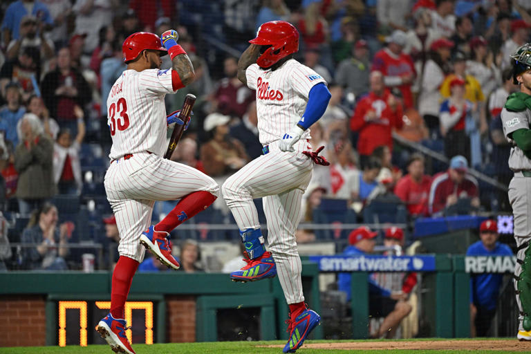 Phillies erupt late, end southpaw drought in comeback victory over A's