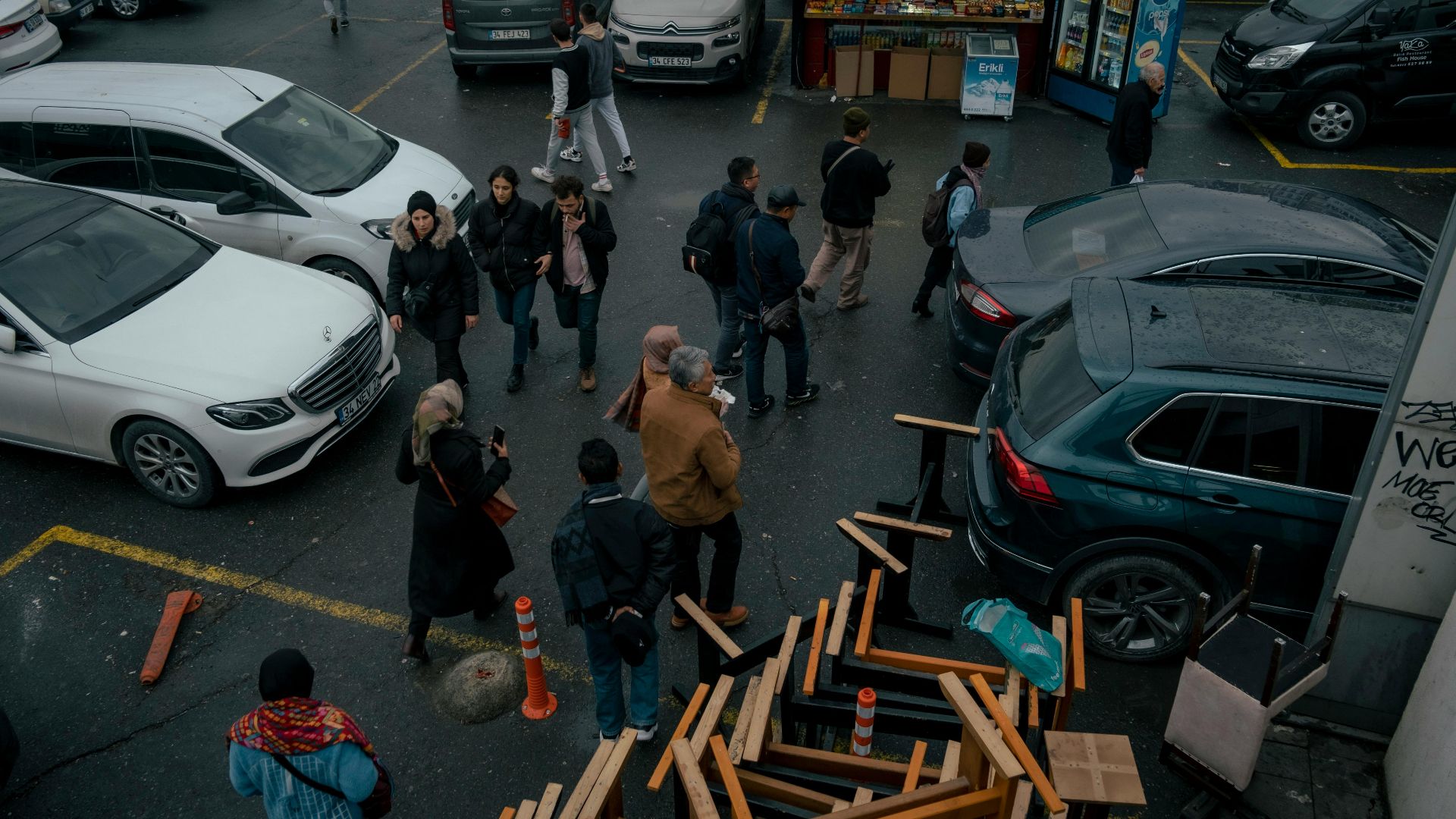 10 parking lot behaviors that reveal character & 10 that invite chaos
