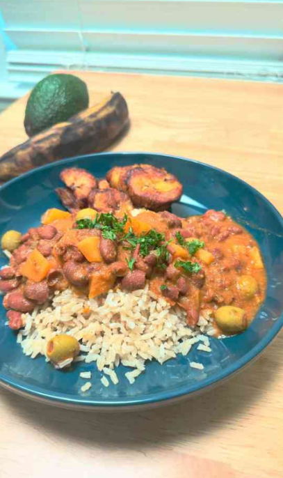 Vegan Puerto Rican red beans & rice habichuelas guisadas
