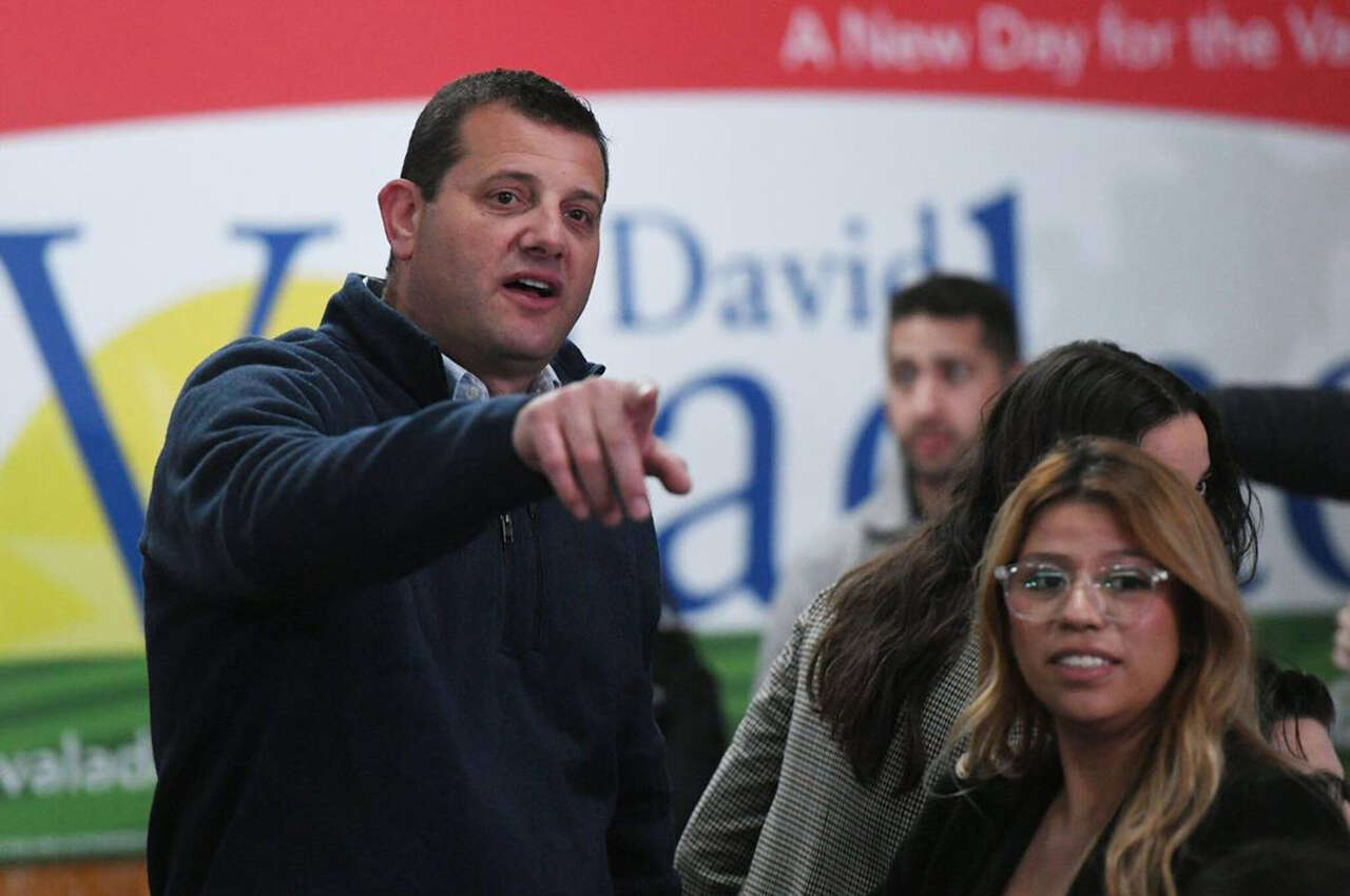 Progressive Dem holds tiny lead over moderate in Calif. swing district