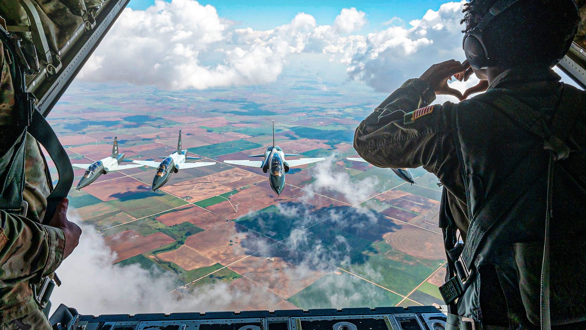 The little-known US law that makes photographing military aircraft a ...