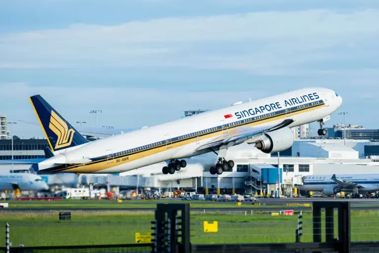 Singapore Airlines extends Dubai flight suspensions until August