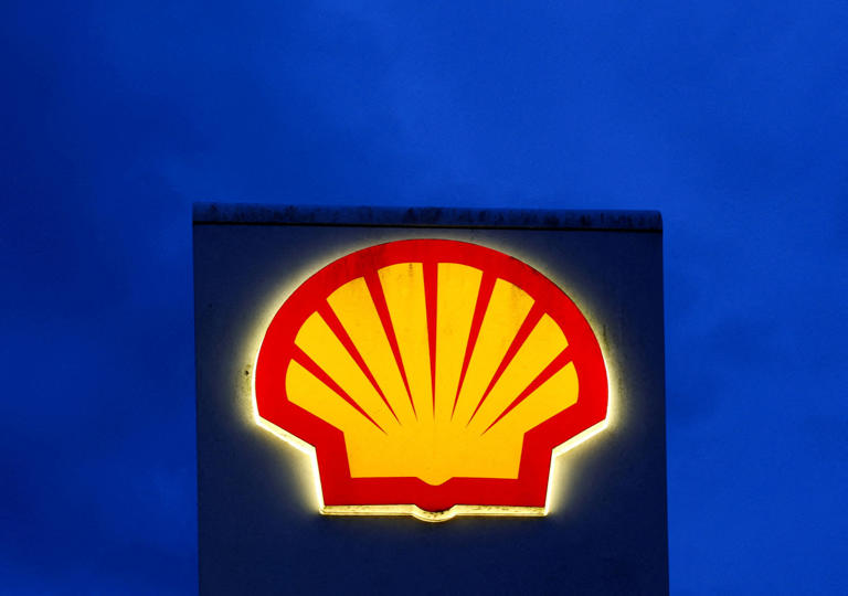 Shell posts earnings surge, but warns of lower production from Iran war