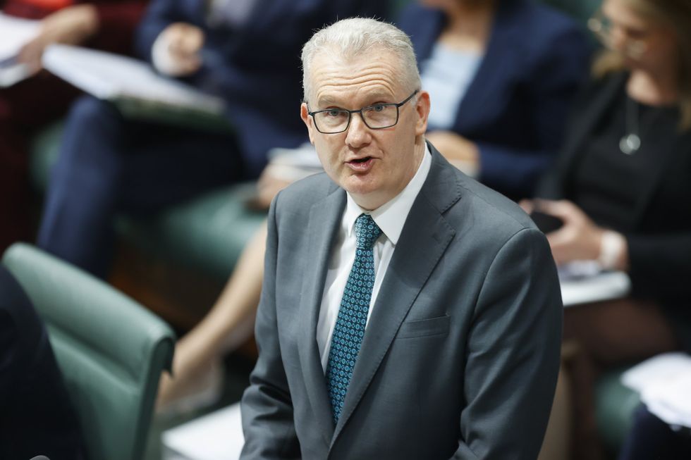 Australia welcomes more than a dozen ISIS members from Shamima Begum's ...