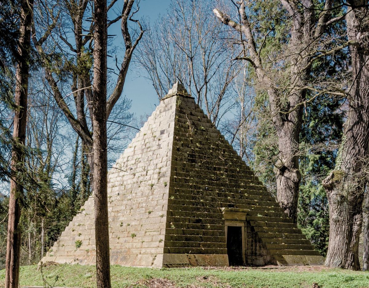 Mitten im Wald: Hier steht die rätselhafteste Pyramide Deutschlands ...