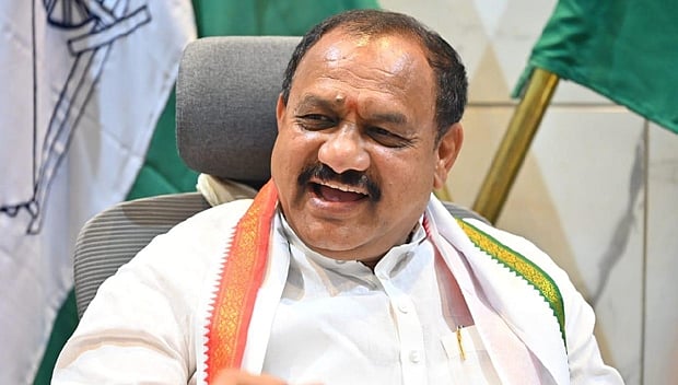 TPCC president Mahesh attacks KTR, BRS over 'scams,' family rule