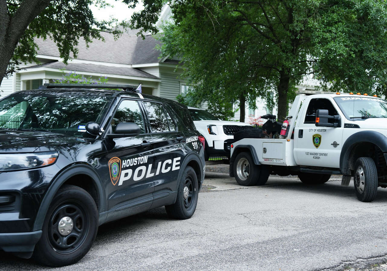Authorities search home of Houston murder defendant Lee Gilley, who ...