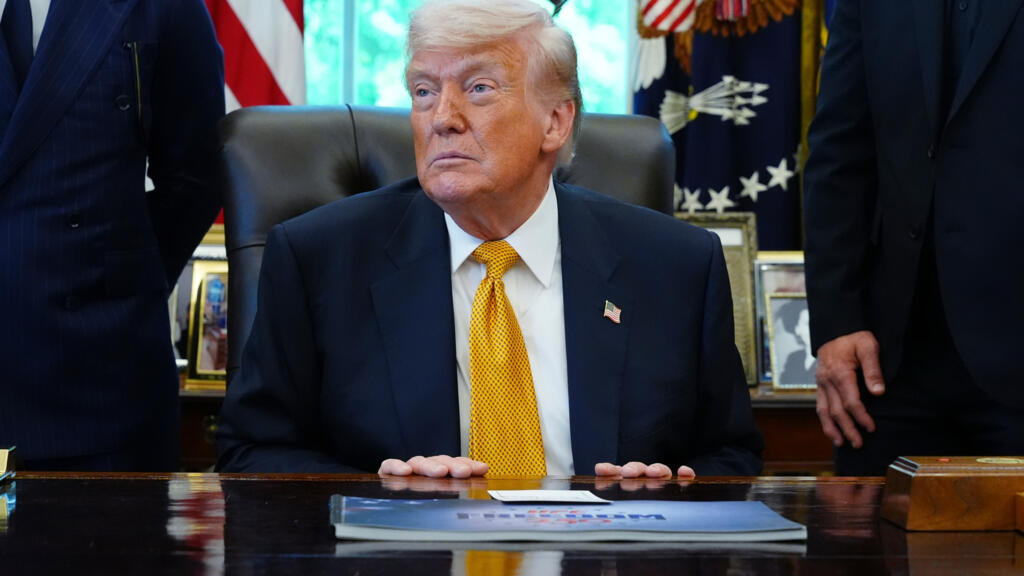 Trump signs order allowing AI companies to give government access to ...