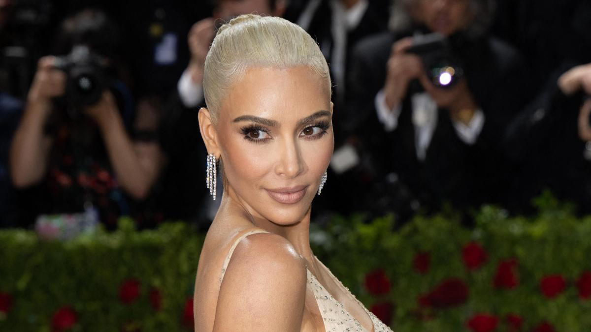 Kim Kardashian confiesa su gran arrepentimiento sobre su look de ...