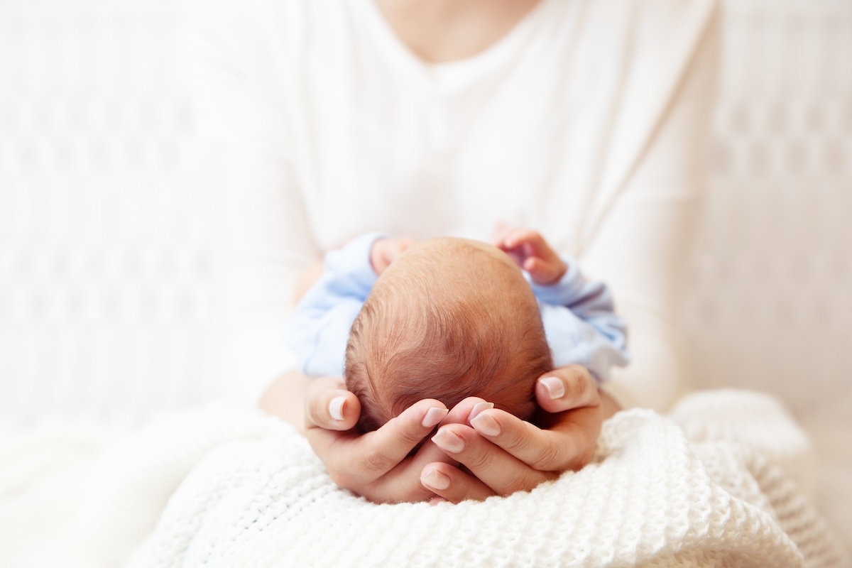 Moleira do bebê: o que é, cuidados (e como saber se está normal)