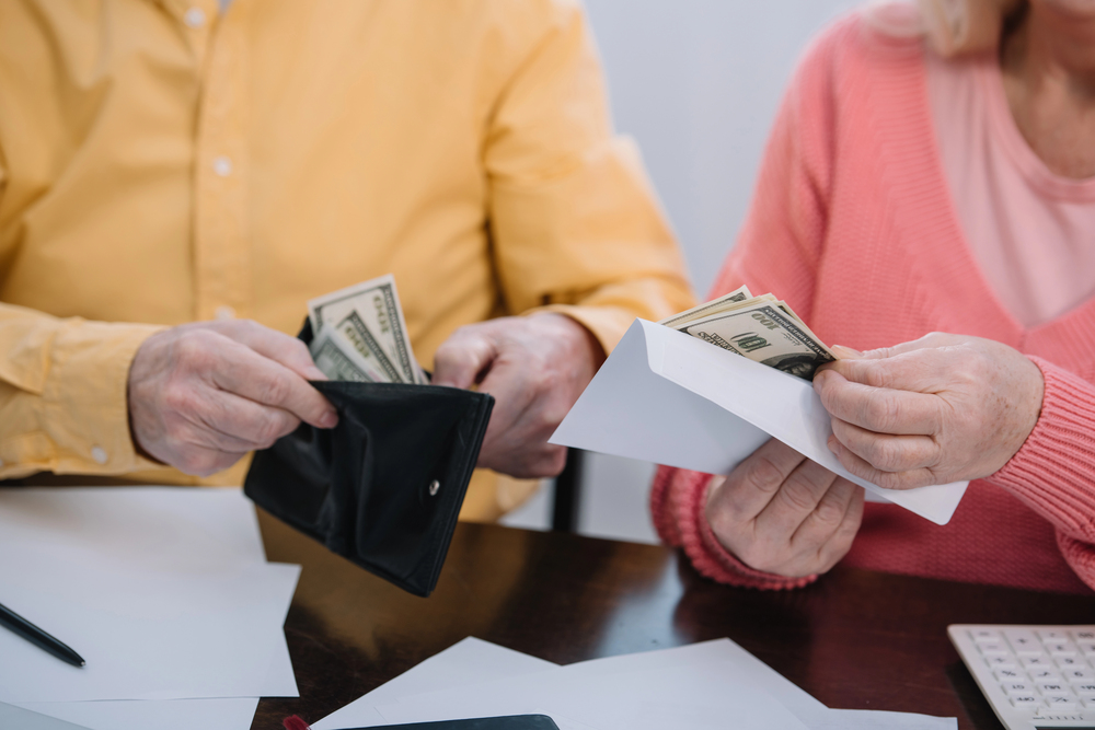 15 financial habits that separate people who retire comfortably from ...
