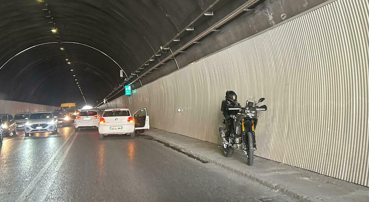 Incidente ad Ancona, moto tamponata all'interno della galleria ...