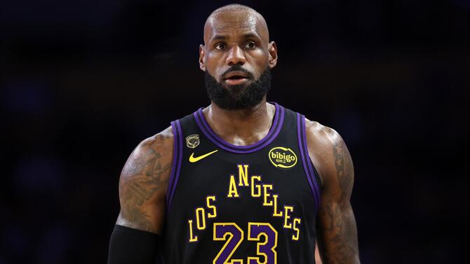 LeBron's future uncertain after Thunder sweep Lakers; red-hot Cubs ...