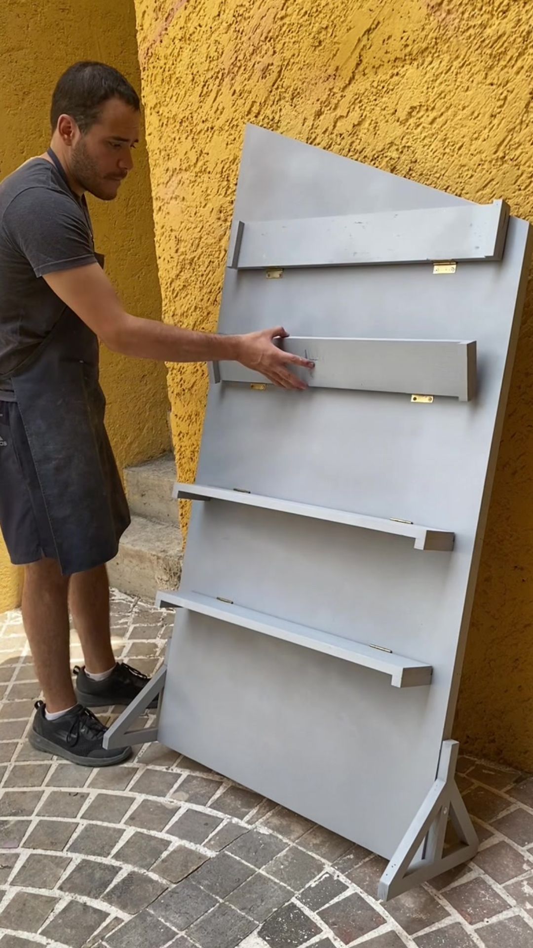 Mampara decorativa con repisas para fiestas