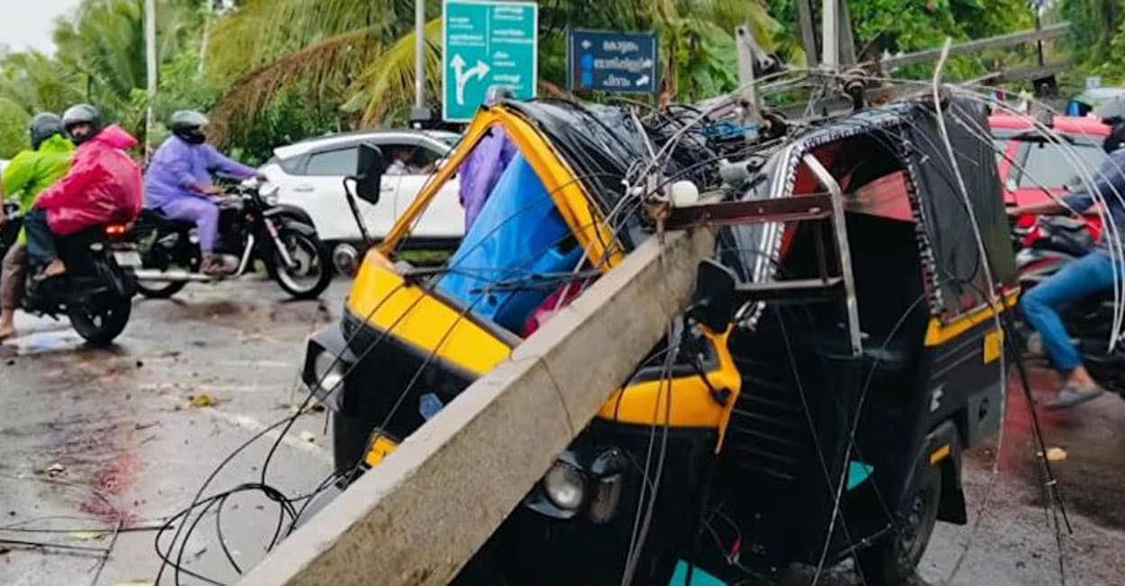 Man killed in Kollam mudslip as heavy rain batters Kerala; orange alert ...