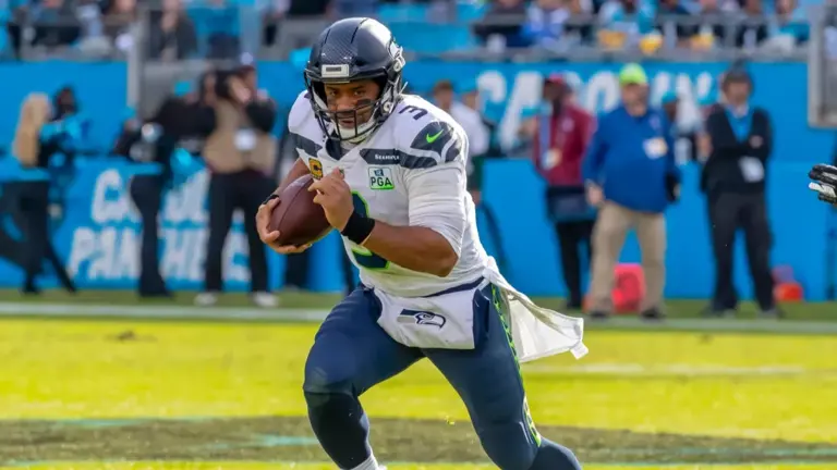 Russell Wilson breaks the silence after receiving Jets contract offer