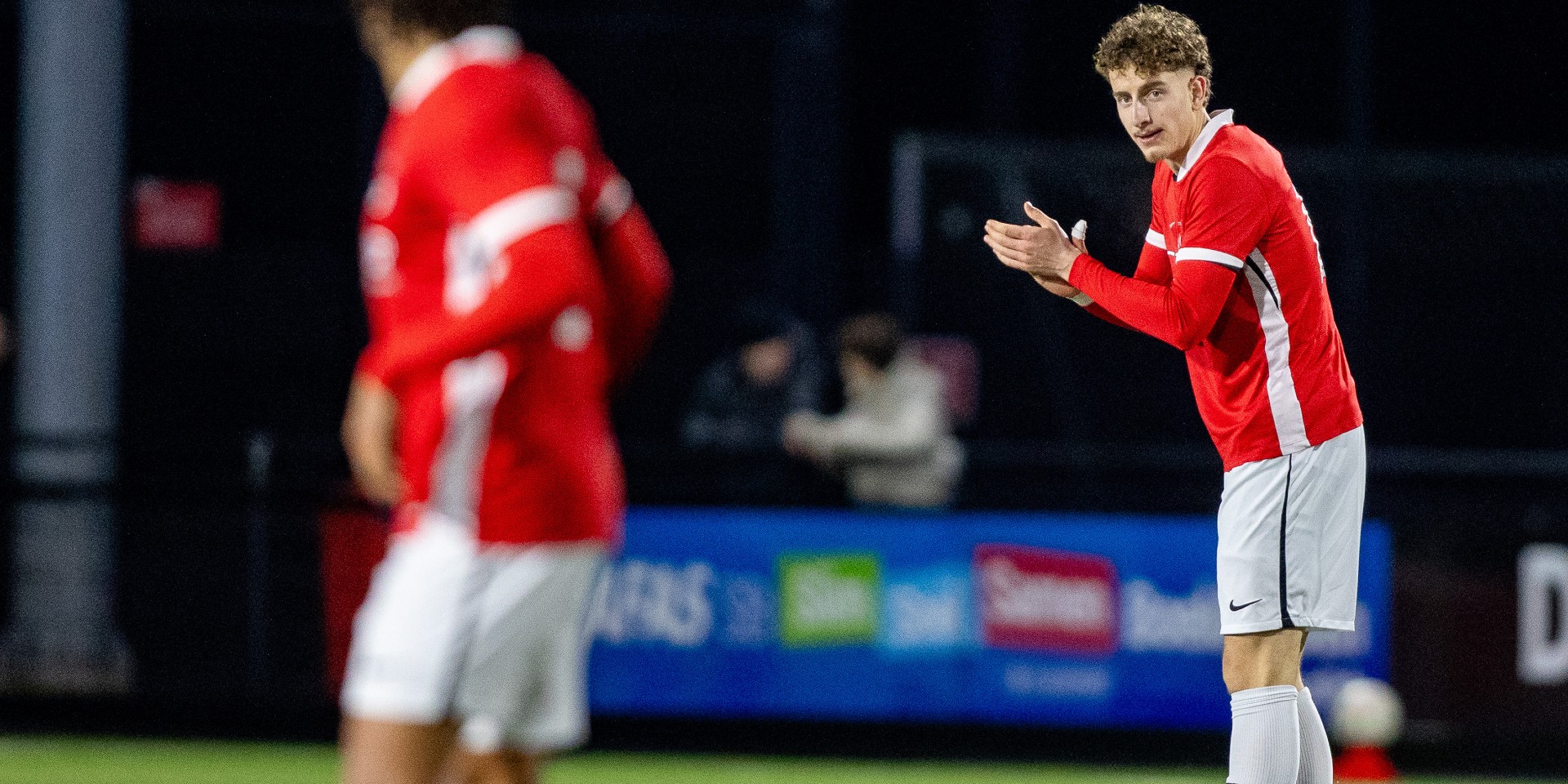 Ajax wil AZ-spits Kovacs terughalen, concurrentie van absolute topclubs