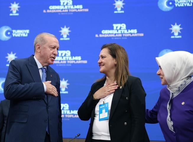 Afyonkarahisar Belediye Başkanı Burcu Köksal AK Parti'ye katıldı ...