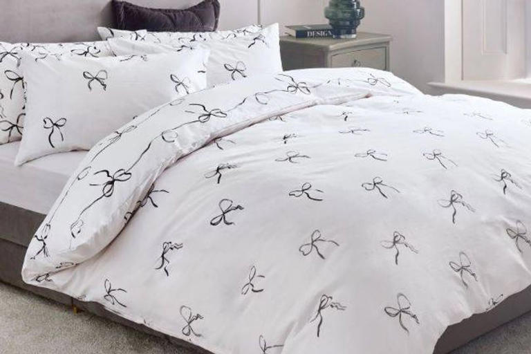 'Gorgeous' £15 Home Bargains bedding rivals Next's similar £41 set