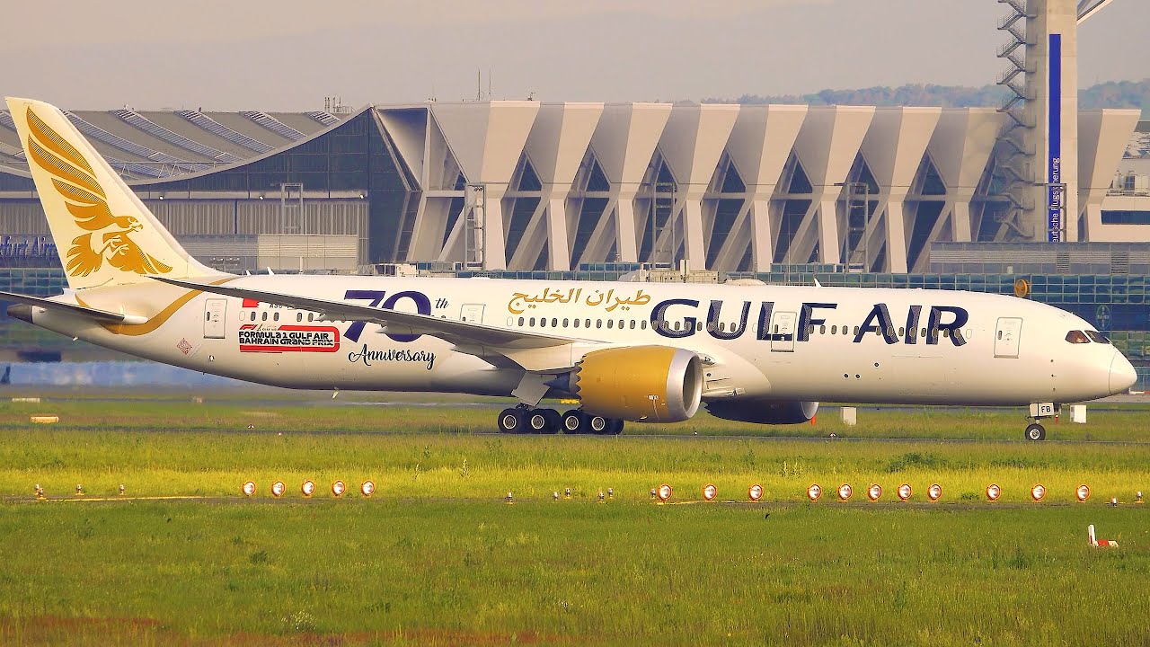Watch 400,000 pound jets take off in golden light - "Pure power"