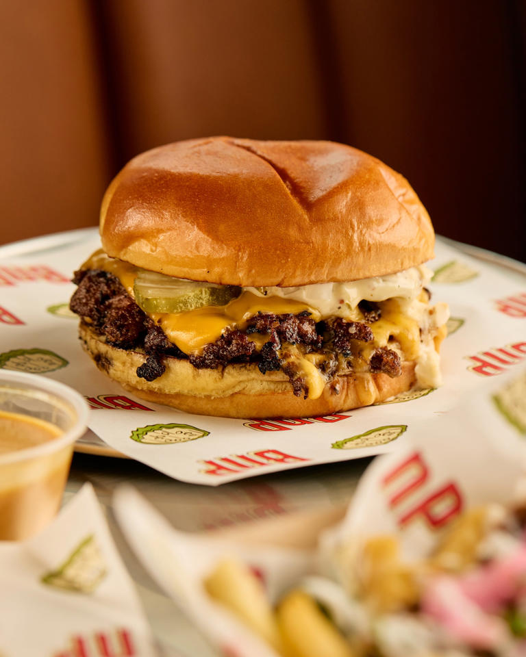 Buns & Patties debuts Friday in Berkley with late-night hours