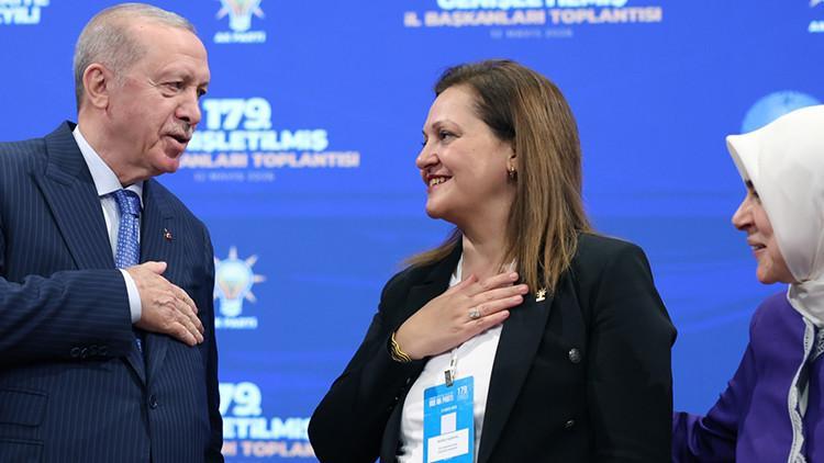 Afyonkarahisar Belediye Başkanı Burcu Köksal AK Parti'ye katıldı ...