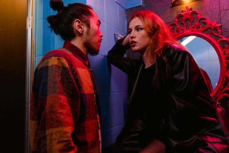 13 signs she’s flirting that men usually miss