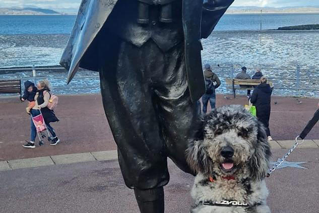 28 pictures of people posing next to his iconic statue to mark Eric ...