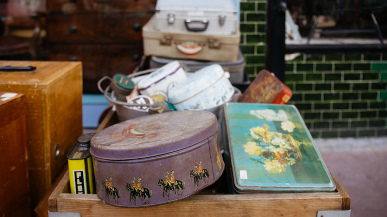 DIY a gorgeous piece of home decor out of a repurposed thrifted cookie tin