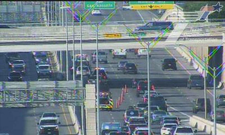 Major crash sparks hour-long delay on San Antonio highway