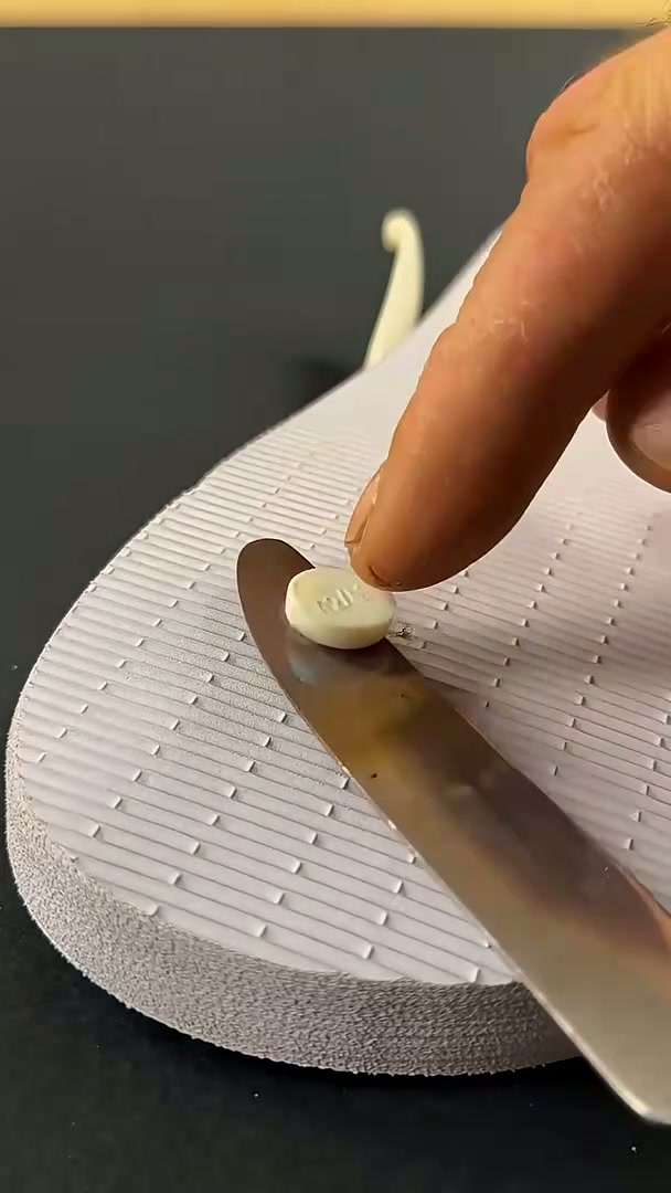 Simple flip flop fix hack #easy #flipflops #fixing #trick