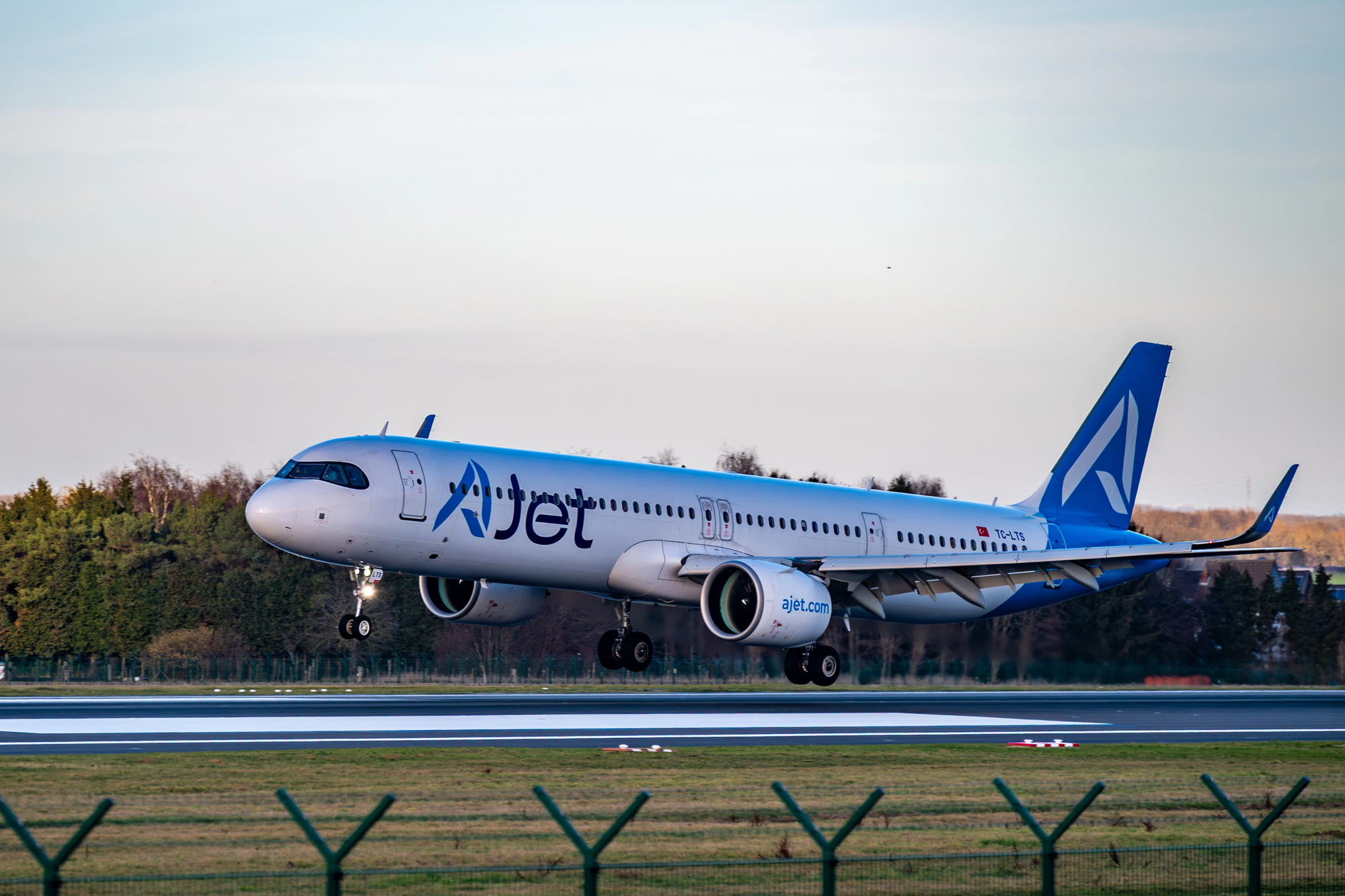 Most fuel efficient commercial jets flying today