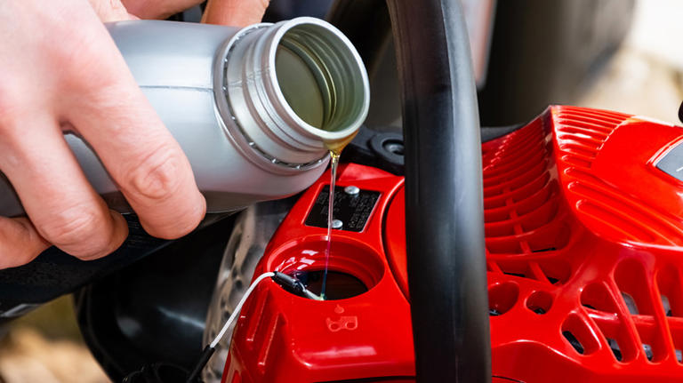 Why do chainsaws leak bar oil?