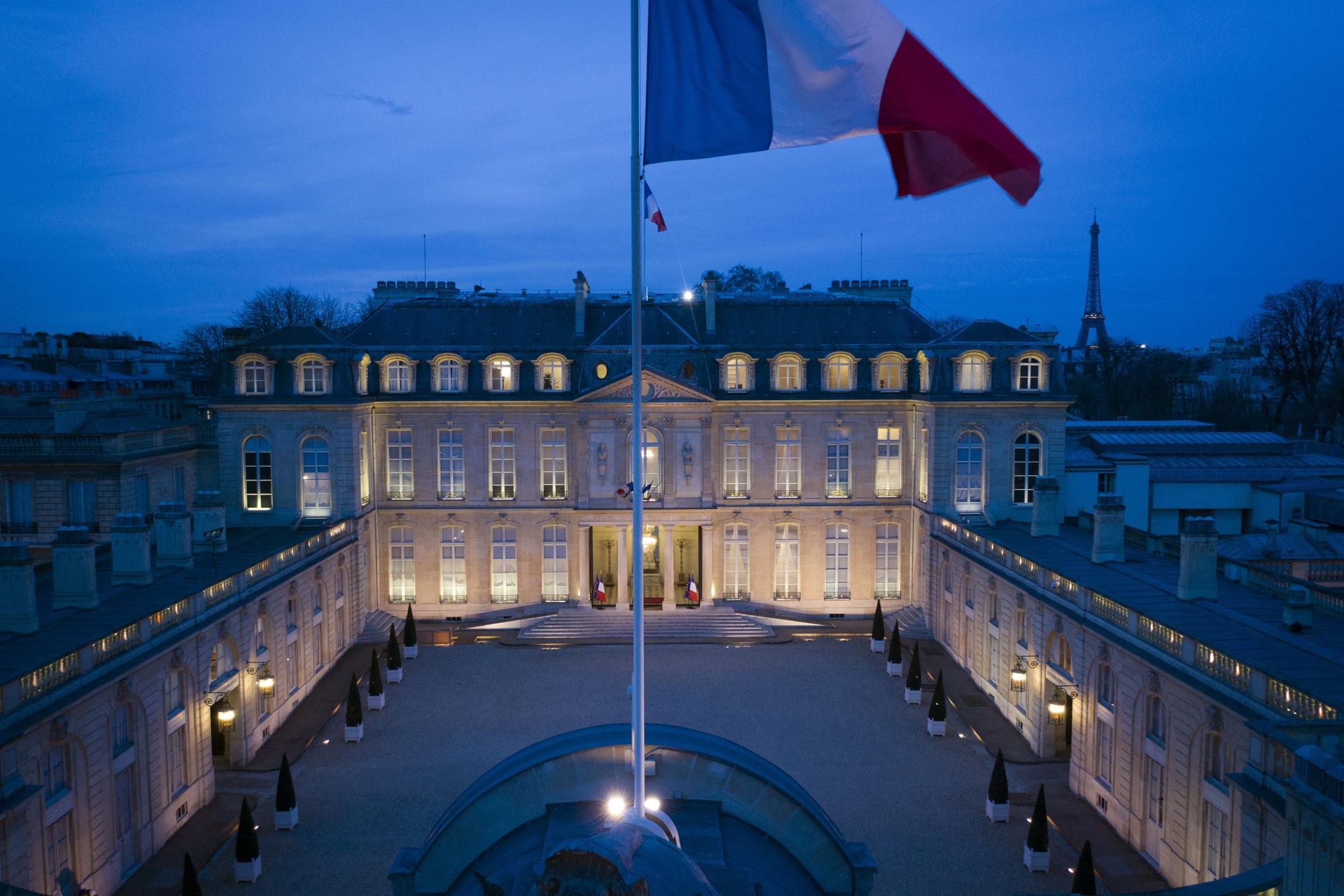 Recomposition et crises du paysage politique français