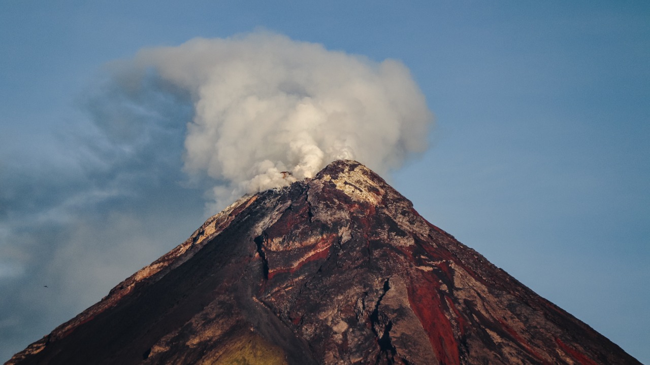 Mayon volcano has now displaced 287,000 people as lava flows stretch 3. ...